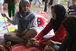 Orang Dewasa Bermain Permainan Tradisional? Siapa Takut! | Traditional ...