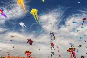 Layang-layang, Permainan Tradisional Populer Segala Usia | Traditional ...