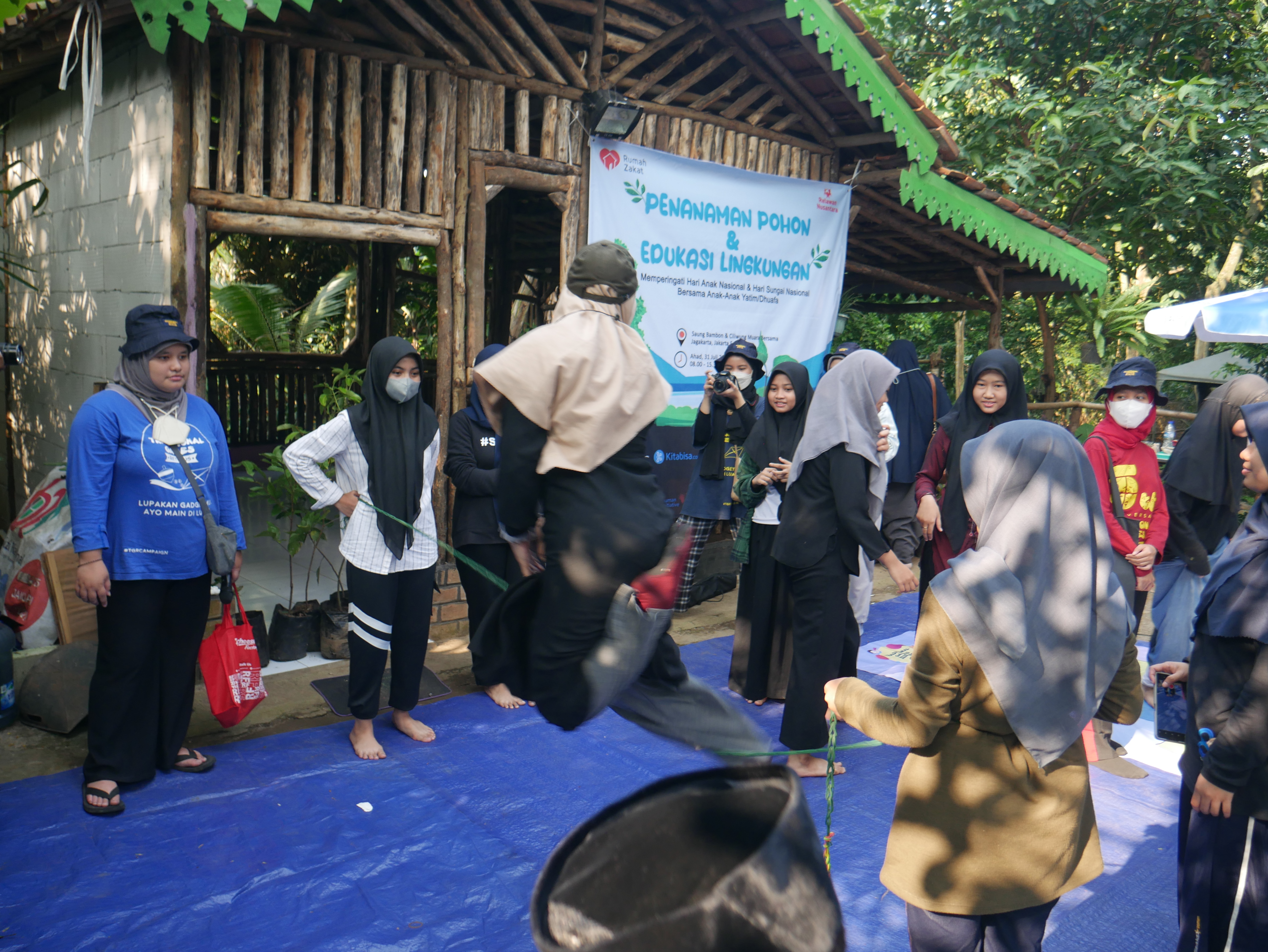 Bermain di Sisi Sungai, TGR dan Relawan Nusantara Berkolaborasi ...